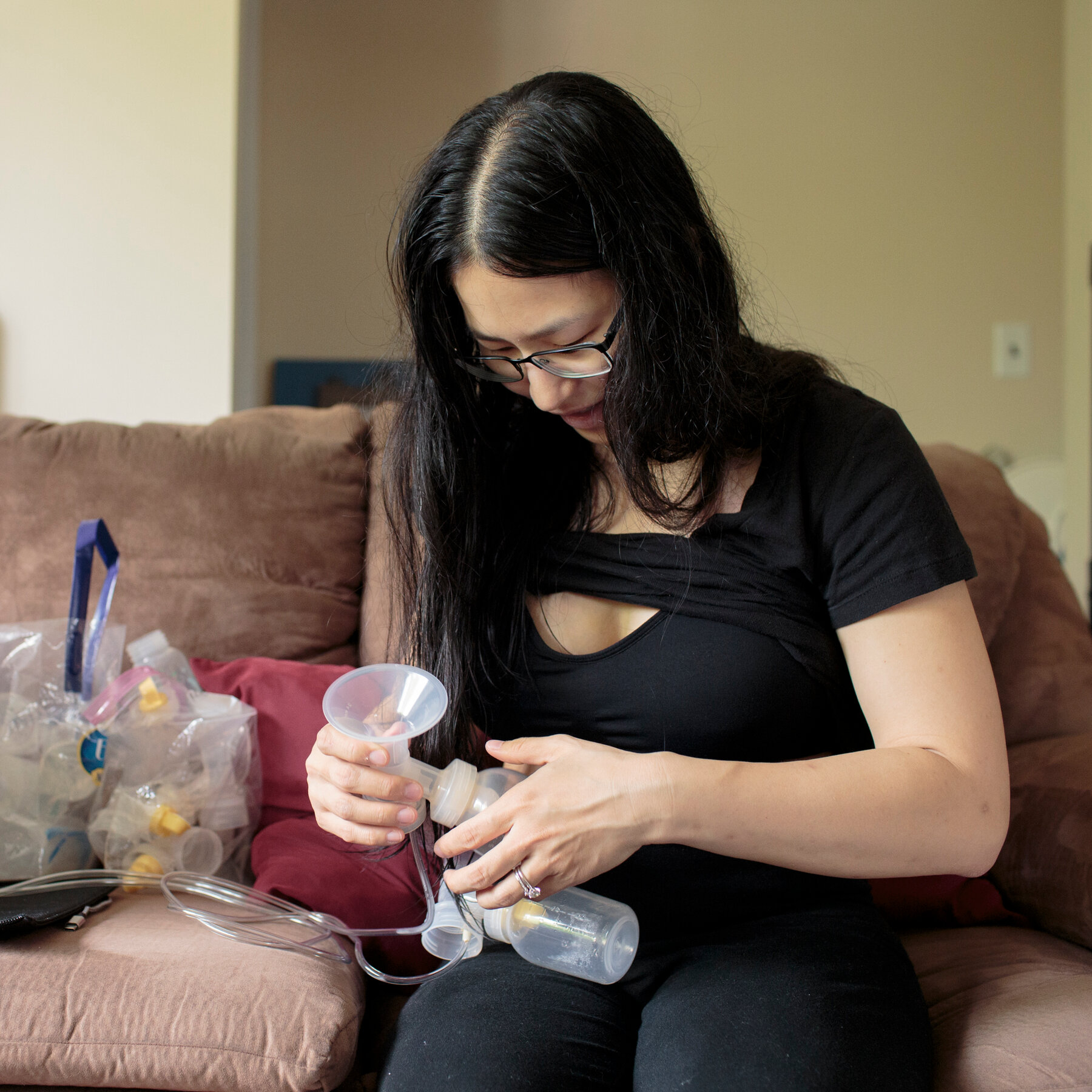 Tips and instructions for hands-free pumping