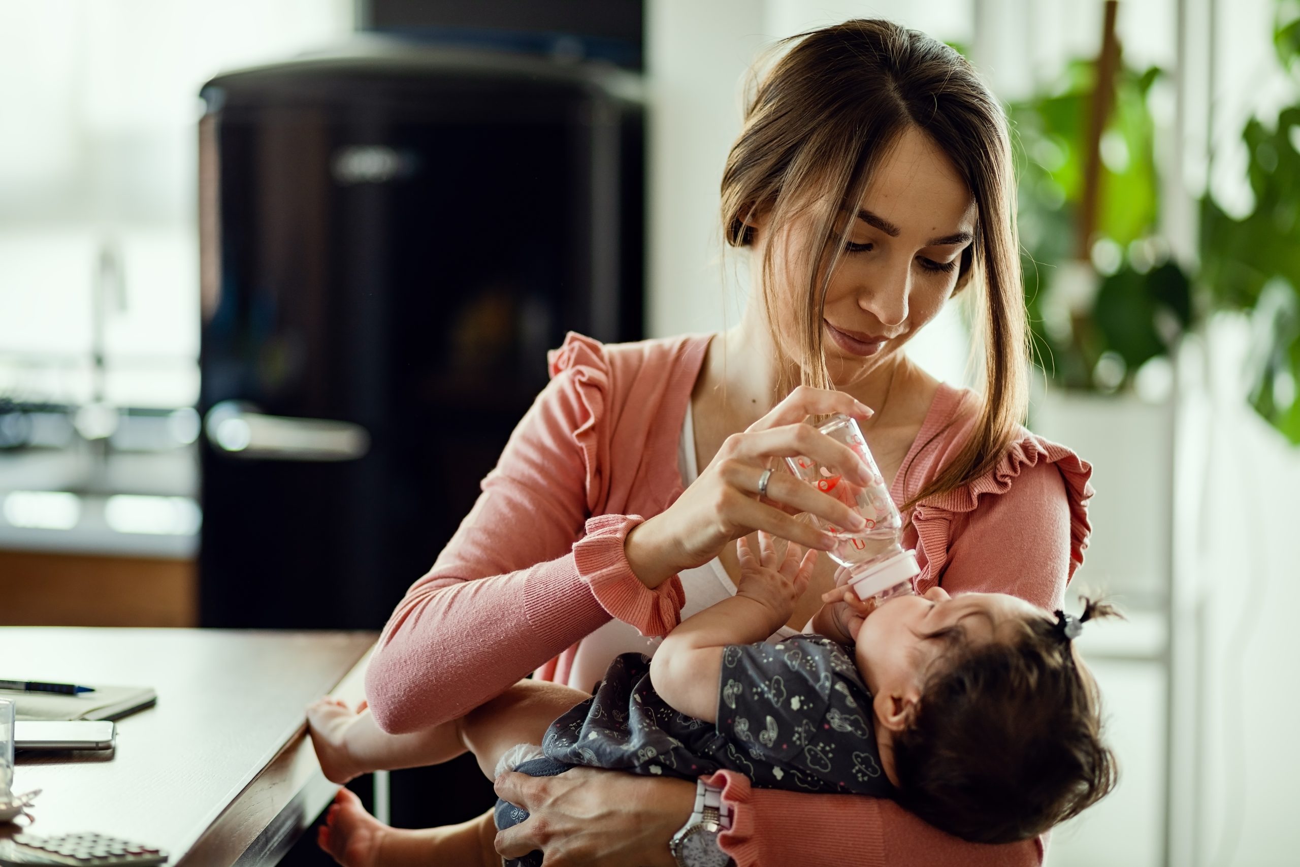 What are the benefits of hands-free pumping?
